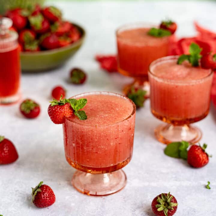 Frosé Cocktail (How to Make Frozen Rosé Wine Slushies) - A Recipe For Fun