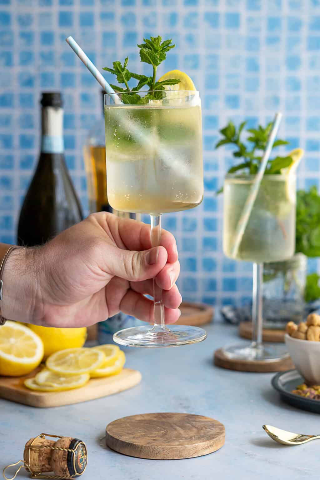 Classic Hugo Spritz Cocktail (Elderflower Spritz Cocktail)