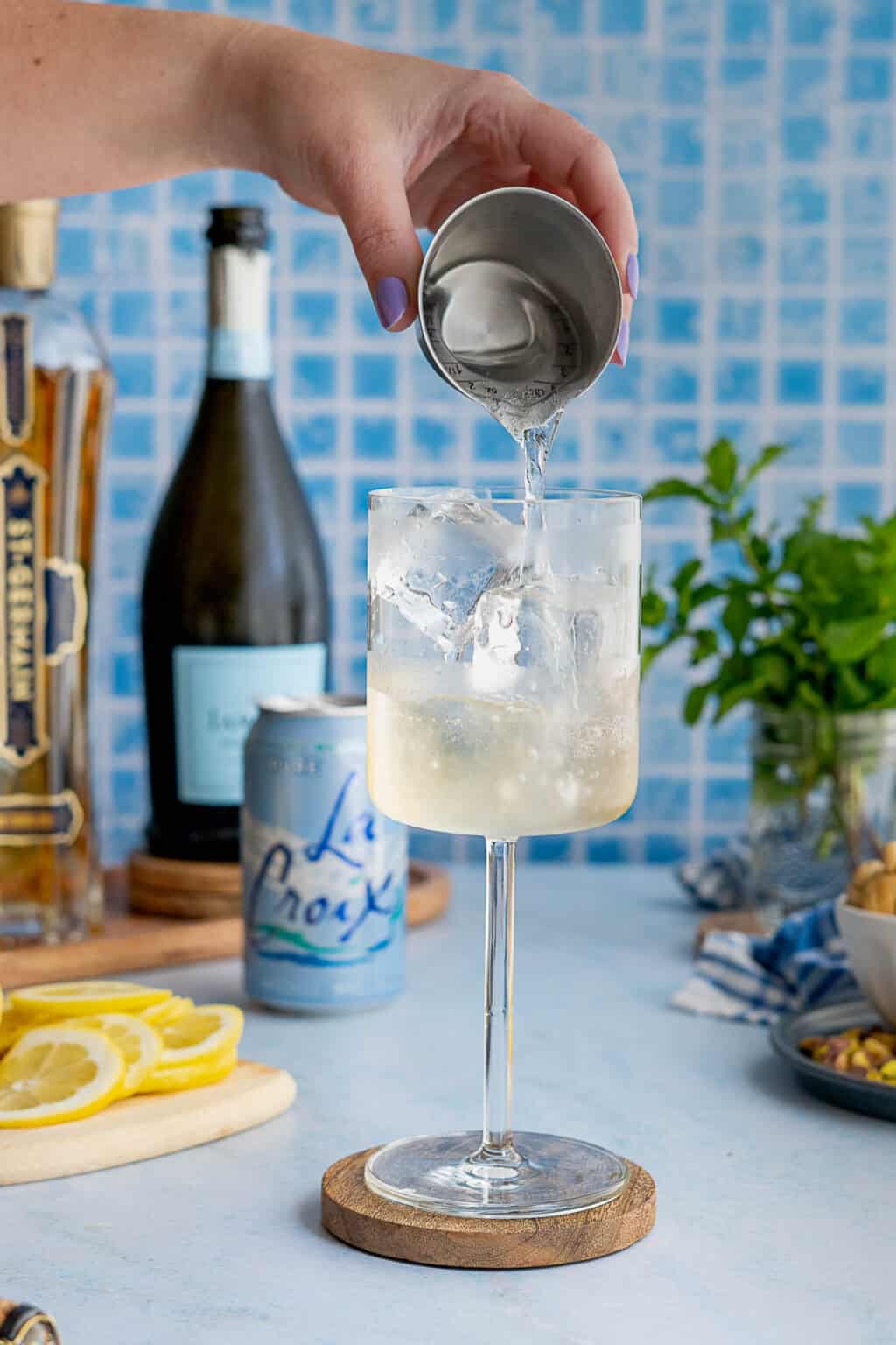 Classic Hugo Spritz Cocktail (Elderflower Spritz Cocktail)